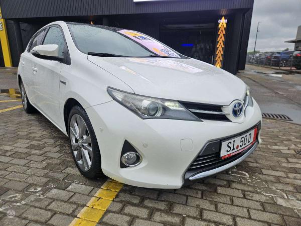 Balts Toyota Auris 2014 Šauļi, ar dzinēja tilpumu 1.80 L un nobraukumu 299 tūkst. km par 6700 €, foto 3 vietnē AUTOMOTO.COM.LV