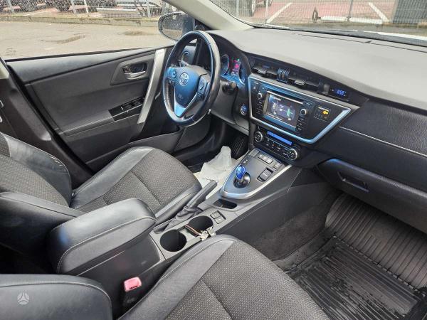Balts Toyota Auris 2014 Šauļi, ar dzinēja tilpumu 1.80 L un nobraukumu 299 tūkst. km par 6700 €, foto 6 vietnē AUTOMOTO.COM.LV