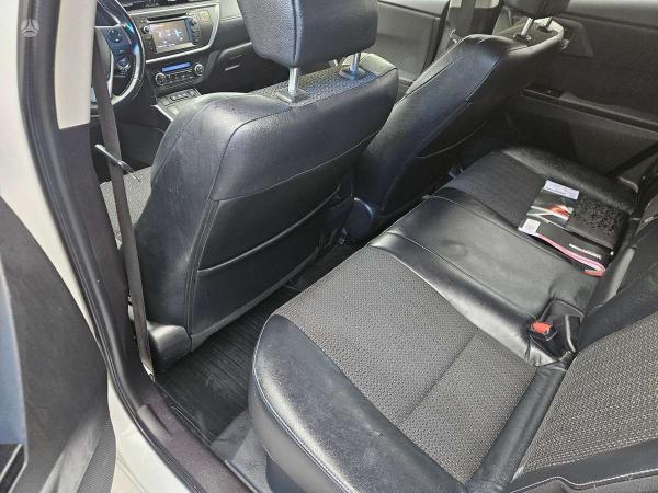 Balts Toyota Auris 2014 Šauļi, ar dzinēja tilpumu 1.80 L un nobraukumu 299 tūkst. km par 6700 €, foto 7 vietnē AUTOMOTO.COM.LV