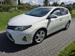White Toyota Auris 2014 in Rokiskis, with an engine capacity of 2.00 L and mileage of 350 thousand km for 5300 €, photo  on AUTOMOTO.COM.LV