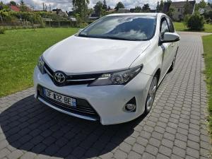 White Toyota Auris 2014 in Rokiskis, with an engine capacity of 2.00 L and mileage of 350 thousand km for 5300 €, photo 3 on AUTOMOTO.COM.LV
