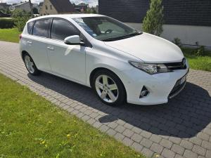 White Toyota Auris 2014 in Rokiskis, with an engine capacity of 2.00 L and mileage of 350 thousand km for 5300 €, photo 5 on AUTOMOTO.COM.LV
