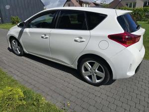 White Toyota Auris 2014 in Rokiskis, with an engine capacity of 2.00 L and mileage of 350 thousand km for 5300 €, photo 10 on AUTOMOTO.COM.LV