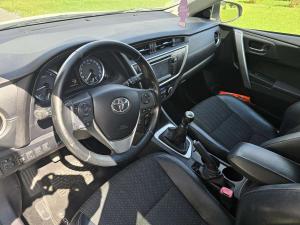 White Toyota Auris 2014 in Rokiskis, with an engine capacity of 2.00 L and mileage of 350 thousand km for 5300 €, photo 12 on AUTOMOTO.COM.LV