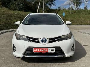 White Toyota Auris 2014 in Vilnius, with an engine capacity of 1.80 L and mileage of 295 thousand km for 5850 €, photo  on AUTOMOTO.COM.LV