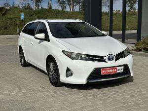 White Toyota Auris 2014 in Vilnius, with an engine capacity of 1.80 L and mileage of 295 thousand km for 5850 €, photo 3 on AUTOMOTO.COM.LV