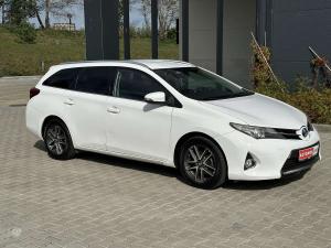 White Toyota Auris 2014 in Vilnius, with an engine capacity of 1.80 L and mileage of 295 thousand km for 5850 €, photo 4 on AUTOMOTO.COM.LV