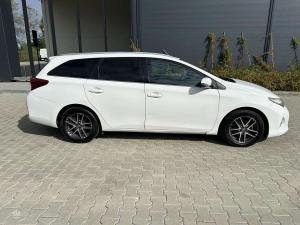 White Toyota Auris 2014 in Vilnius, with an engine capacity of 1.80 L and mileage of 295 thousand km for 5850 €, photo 5 on AUTOMOTO.COM.LV