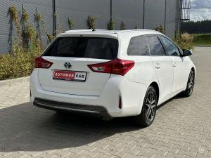 White Toyota Auris 2014 in Vilnius, with an engine capacity of 1.80 L and mileage of 295 thousand km for 5850 €, photo 7 on AUTOMOTO.COM.LV