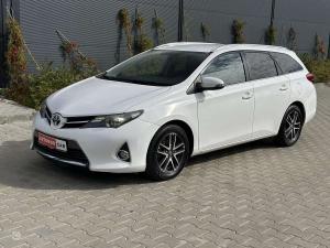 White Toyota Auris 2014 in Vilnius, with an engine capacity of 1.80 L and mileage of 295 thousand km for 5850 €, photo 12 on AUTOMOTO.COM.LV