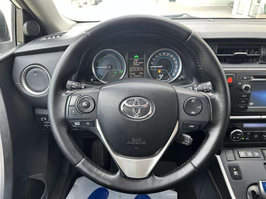 White Toyota Auris 2014 in Vilnius, with an engine capacity of 1.80 L and mileage of 295 thousand km for 5850 €, photo 16 on AUTOMOTO.COM.LV