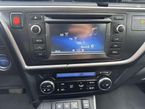 White Toyota Auris 2014 in Vilnius, with an engine capacity of 1.80 L and mileage of 295 thousand km for 5850 €, photo 18 on AUTOMOTO.COM.LV