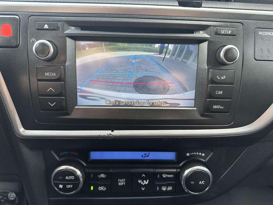 White Toyota Auris 2014 in Vilnius, with an engine capacity of 1.80 L and mileage of 295 thousand km for 5850 €, photo 20 on AUTOMOTO.COM.LV