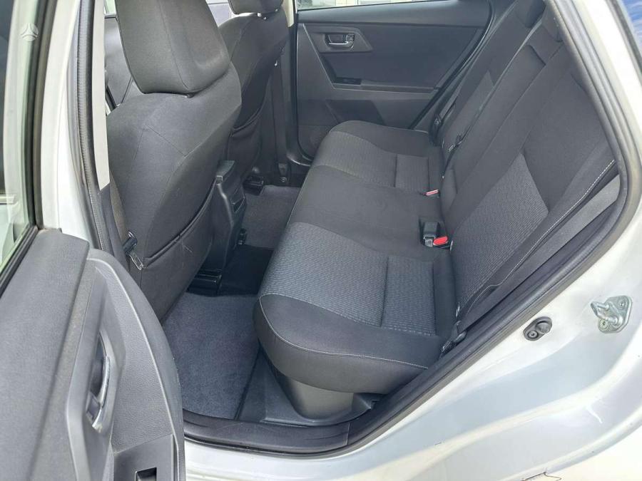 White Toyota Auris 2014 in Vilnius, with an engine capacity of 1.80 L and mileage of 295 thousand km for 5850 €, photo 28 on AUTOMOTO.COM.LV