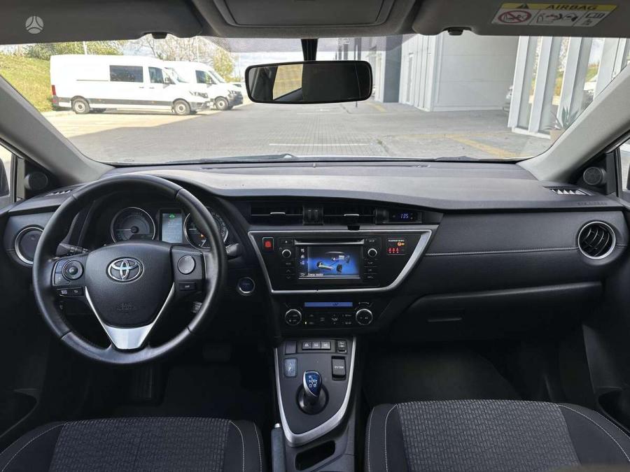 White Toyota Auris 2014 in Vilnius, with an engine capacity of 1.80 L and mileage of 295 thousand km for 5850 €, photo 36 on AUTOMOTO.COM.LV