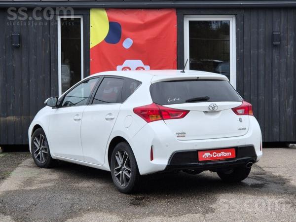 Balts Toyota Auris 2015 Rīga, ar dzinēja tilpumu 2.00 L un nobraukumu 224 tūkst. km par 7900 €, foto 4 vietnē AUTOMOTO.COM.LV