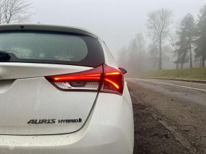 White Toyota Auris 2015 in Vilnius, with an engine capacity of 1.80 L and mileage of 200 thousand km for 10900 €, photo 7 on AUTOMOTO.COM.LV