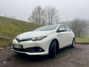 White Toyota Auris 2015 in Vilnius, with an engine capacity of 1.80 L and mileage of 200 thousand km for 10900 €, photo 10 on AUTOMOTO.COM.LV