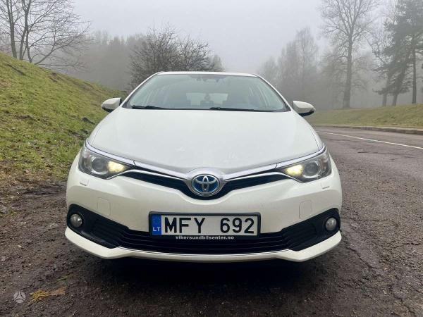 Balts Toyota Auris 2015 Viļņa, ar dzinēja tilpumu 1.80 L un nobraukumu 200 tūkst. km par 10900 €, foto 11 vietnē AUTOMOTO.COM.LV