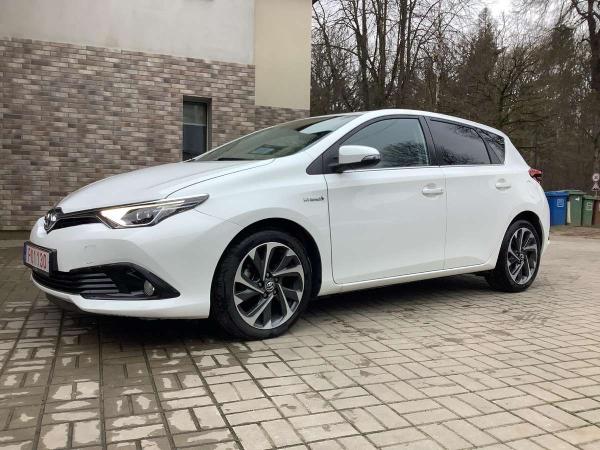Balts Toyota Auris 2015 Alīta, ar dzinēja tilpumu 1.80 L un nobraukumu 56 tūkst. km par 11900 €, foto 1 vietnē AUTOMOTO.COM.LV