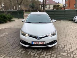White Toyota Auris 2015 in Alytus, with an engine capacity of 1.80 L and mileage of 56 thousand km for 11900 €, photo 3 on AUTOMOTO.COM.LV