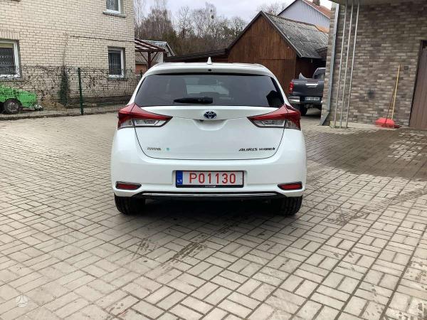 Balts Toyota Auris 2015 Alīta, ar dzinēja tilpumu 1.80 L un nobraukumu 56 tūkst. km par 11900 €, foto 6 vietnē AUTOMOTO.COM.LV