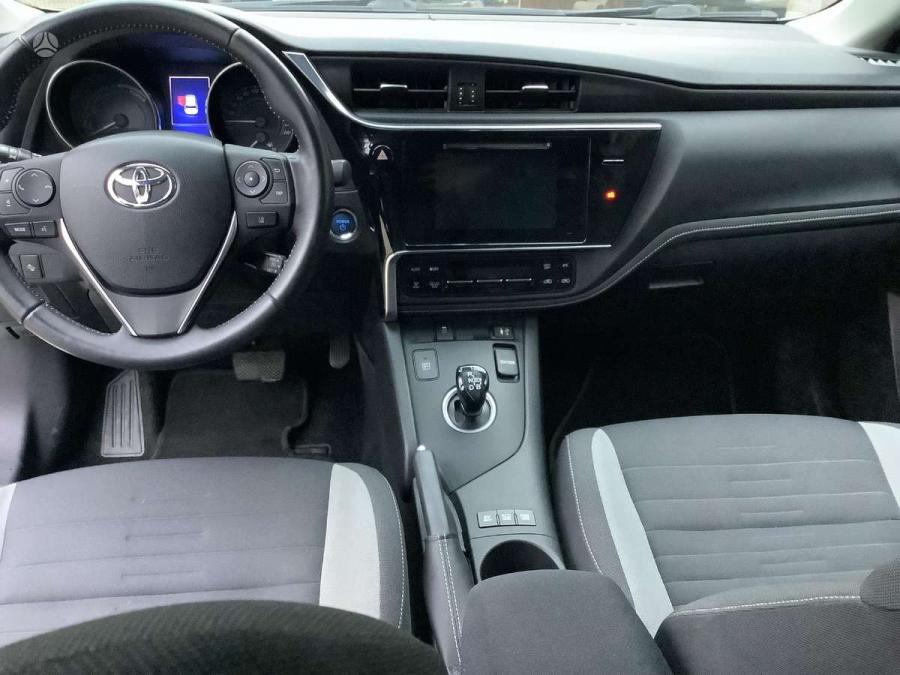 White Toyota Auris 2015 in Alytus, with an engine capacity of 1.80 L and mileage of 56 thousand km for 11900 €, photo 9 on AUTOMOTO.COM.LV