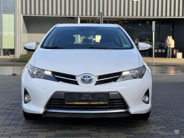 White Toyota Auris 2015 in Siauliai, with an engine capacity of 1.80 L and mileage of 231 thousand km for 8900 €, photo 3 on AUTOMOTO.COM.LV