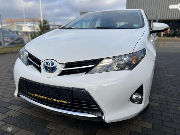White Toyota Auris 2015 in Siauliai, with an engine capacity of 1.80 L and mileage of 231 thousand km for 8900 €, photo 10 on AUTOMOTO.COM.LV