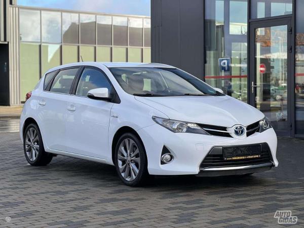 Balts Toyota Auris 2015 Šauļi, ar dzinēja tilpumu 1.80 L un nobraukumu 231 tūkst. km par 8900 €, foto 1 vietnē AUTOMOTO.COM.LV