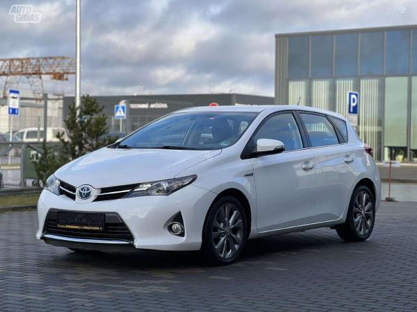 Balts Toyota Auris 2015 Šauļi, ar dzinēja tilpumu 1.80 L un nobraukumu 231 tūkst. km par 8900 €, foto 2 vietnē AUTOMOTO.COM.LV