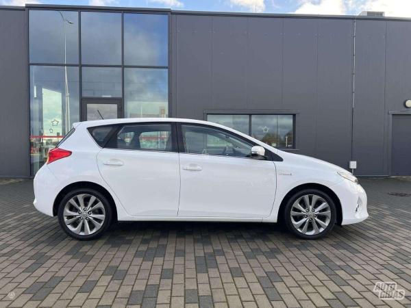 Balts Toyota Auris 2015 Šauļi, ar dzinēja tilpumu 1.80 L un nobraukumu 231 tūkst. km par 8900 €, foto 5 vietnē AUTOMOTO.COM.LV