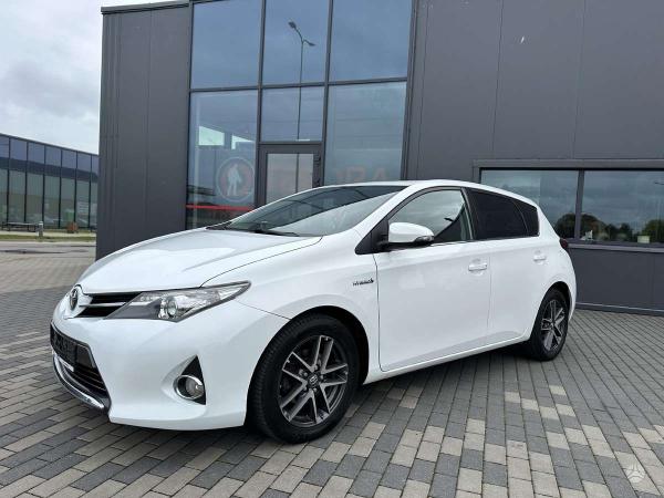 Balts Toyota Auris 2015 Šauļi, ar dzinēja tilpumu 1.80 L un nobraukumu 197 tūkst. km par 8600 €, foto 1 vietnē AUTOMOTO.COM.LV