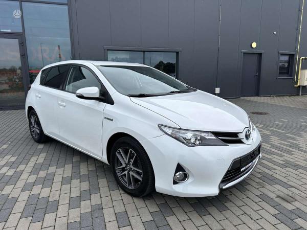 Balts Toyota Auris 2015 Šauļi, ar dzinēja tilpumu 1.80 L un nobraukumu 197 tūkst. km par 8600 €, foto 3 vietnē AUTOMOTO.COM.LV