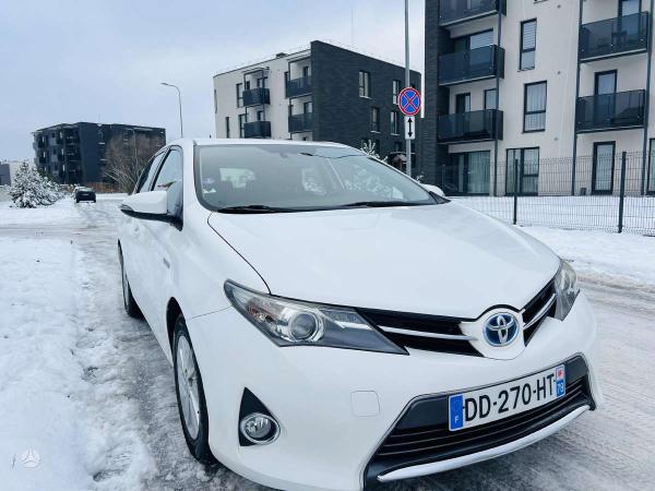 White Toyota Auris 2015 in Kaunas, with an engine capacity of 1.80 L and mileage of 242 thousand km for 7650 €, photo 7 on AUTOMOTO.COM.LV