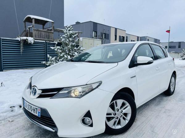 Balts Toyota Auris 2015 Kauņa, ar dzinēja tilpumu 1.80 L un nobraukumu 245 tūkst. km par 7777 €, foto 2 vietnē AUTOMOTO.COM.LV