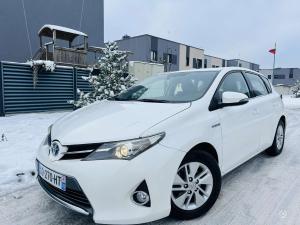 Balts Toyota Auris 2015 Kauņa, ar dzinēja tilpumu 1.80 L un nobraukumu 245 tūkst. km par 7777 €, foto 2 vietnē AUTOMOTO.COM.LV