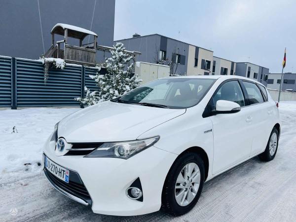 Balts Toyota Auris 2015 Kauņa, ar dzinēja tilpumu 1.80 L un nobraukumu 245 tūkst. km par 7777 €, foto 6 vietnē AUTOMOTO.COM.LV