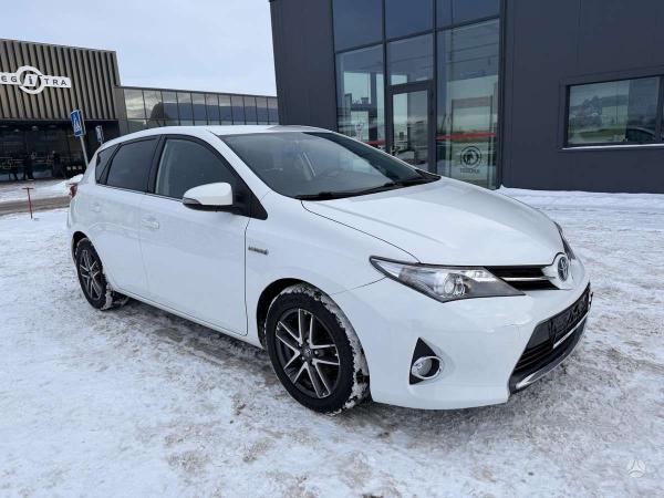 Balts Toyota Auris 2015 Šauļi, ar dzinēja tilpumu 1.80 L un nobraukumu 196 tūkst. km par 8700 €, foto 1 vietnē AUTOMOTO.COM.LV