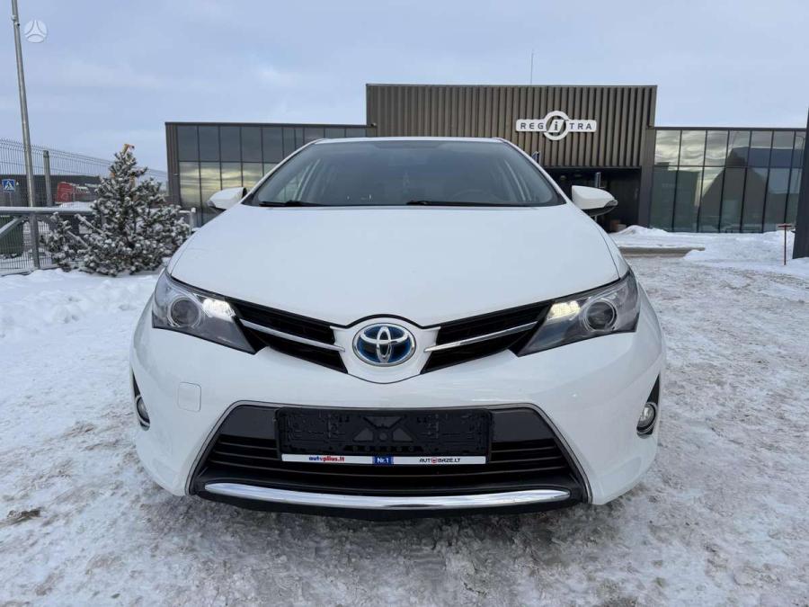 Balts Toyota Auris 2015 Šauļi, ar dzinēja tilpumu 1.80 L un nobraukumu 196 tūkst. km par 8700 €, foto 2 vietnē AUTOMOTO.COM.LV