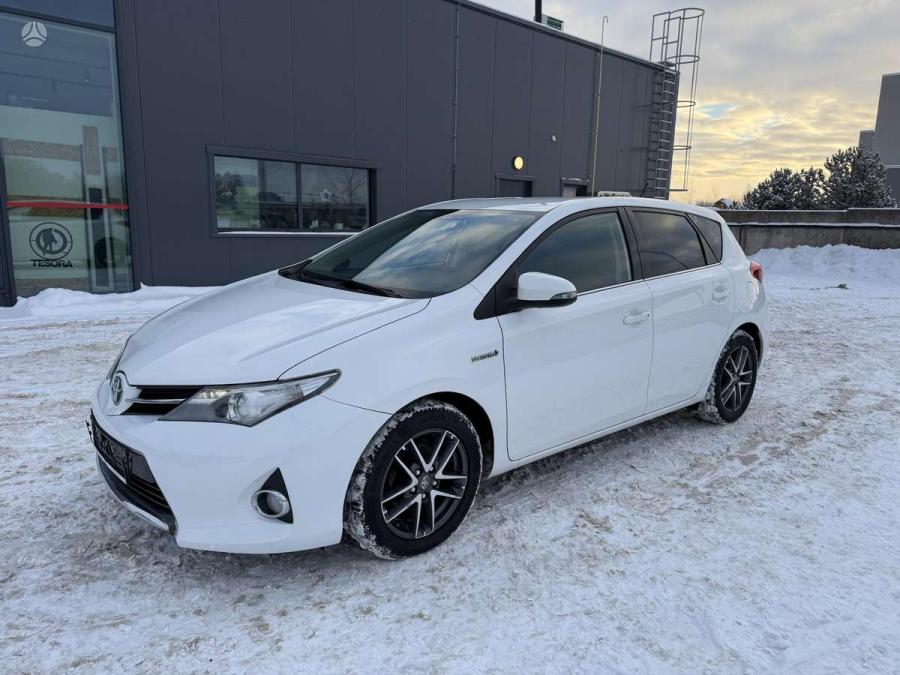 Balts Toyota Auris 2015 Šauļi, ar dzinēja tilpumu 1.80 L un nobraukumu 196 tūkst. km par 8700 €, foto 4 vietnē AUTOMOTO.COM.LV