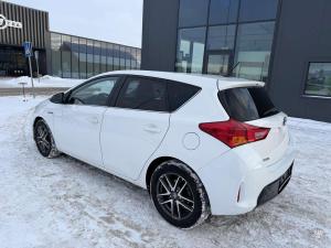 Balts Toyota Auris 2015 Šauļi, ar dzinēja tilpumu 1.80 L un nobraukumu 196 tūkst. km par 8700 €, foto 5 vietnē AUTOMOTO.COM.LV