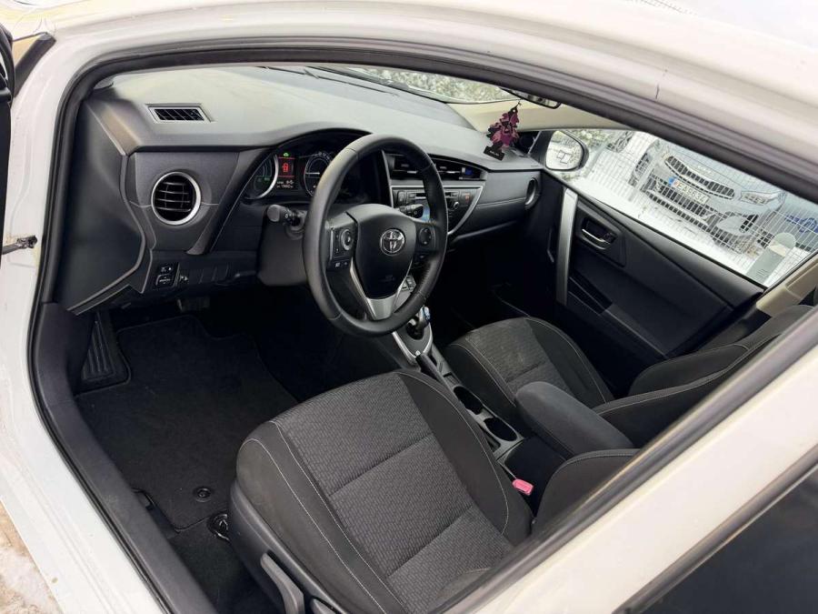 Balts Toyota Auris 2015 Šauļi, ar dzinēja tilpumu 1.80 L un nobraukumu 196 tūkst. km par 8700 €, foto 8 vietnē AUTOMOTO.COM.LV
