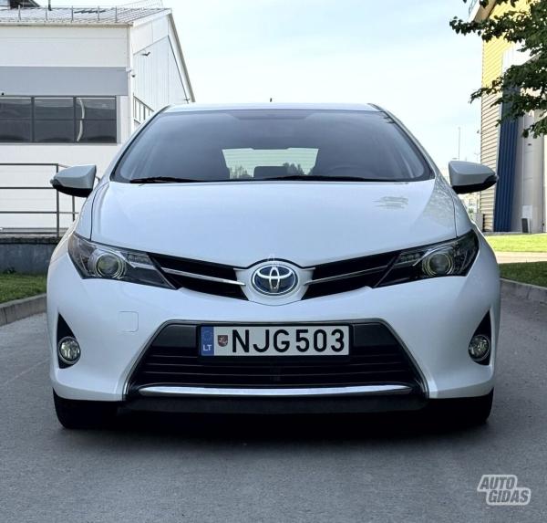 Balts Toyota Auris 2015 Kauņa, ar dzinēja tilpumu 1.80 L un nobraukumu 220 tūkst. km par 8200 €, foto 2 vietnē AUTOMOTO.COM.LV