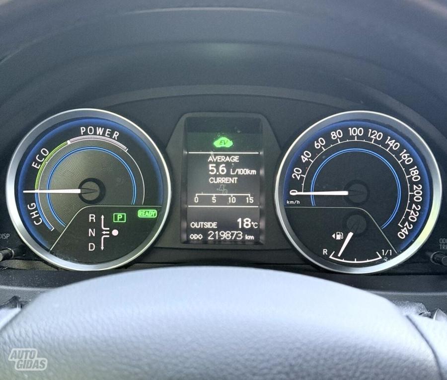 White Toyota Auris 2015 in Kaunas, with an engine capacity of 1.80 L and mileage of 220 thousand km for 8200 €, photo 9 on AUTOMOTO.COM.LV
