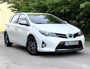 Balts Toyota Auris 2015 Kauņa, ar dzinēja tilpumu 1.80 L un nobraukumu 220 tūkst. km par 8200 €, foto 4 vietnē AUTOMOTO.COM.LV