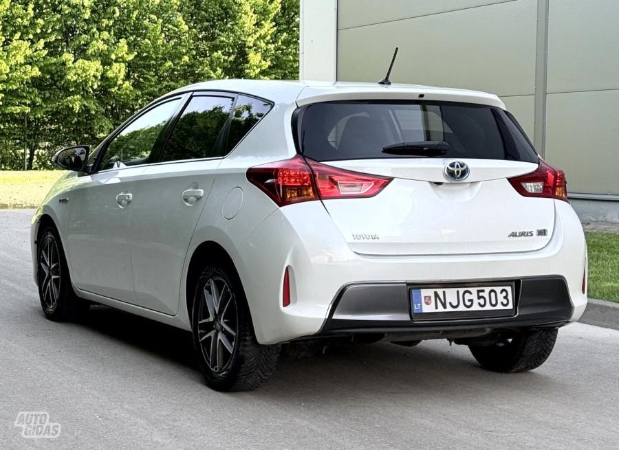 Balts Toyota Auris 2015 Kauņa, ar dzinēja tilpumu 1.80 L un nobraukumu 220 tūkst. km par 8200 €, foto 5 vietnē AUTOMOTO.COM.LV