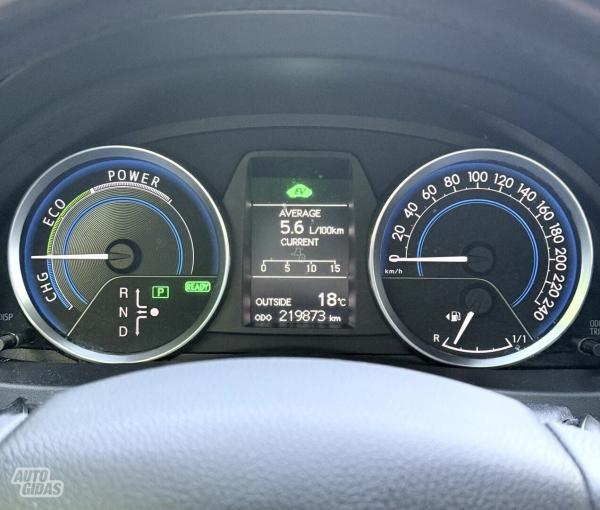 White Toyota Auris 2015 in Kaunas, with an engine capacity of 1.80 L and mileage of 220 thousand km for 8200 €, photo 8 on AUTOMOTO.COM.LV