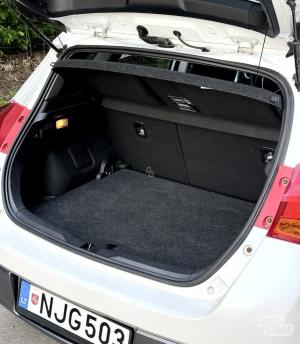 Balts Toyota Auris 2015 Kauņa, ar dzinēja tilpumu 1.80 L un nobraukumu 220 tūkst. km par 8200 €, foto 10 vietnē AUTOMOTO.COM.LV