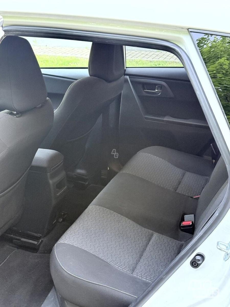 Balts Toyota Auris 2015 Kauņa, ar dzinēja tilpumu 1.80 L un nobraukumu 220 tūkst. km par 8200 €, foto 11 vietnē AUTOMOTO.COM.LV